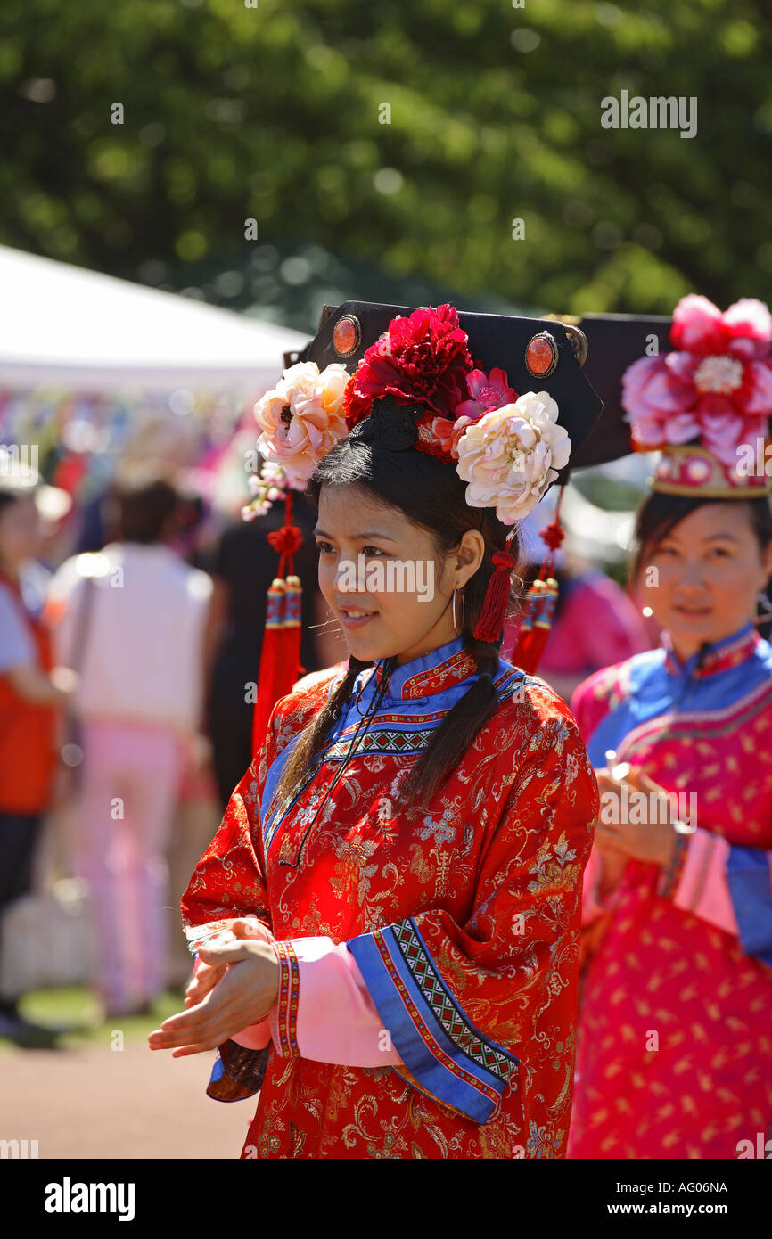 Chinese girls dressed in traditional costumes Stock Photo - Alamy