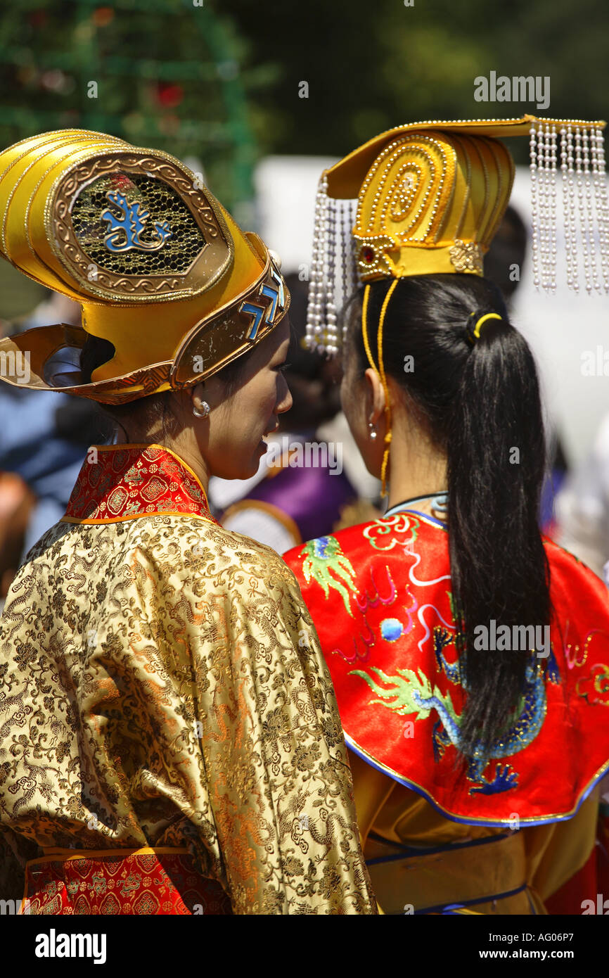 Asian girls dressed in traditional costumes Stock Photo - Alamy
