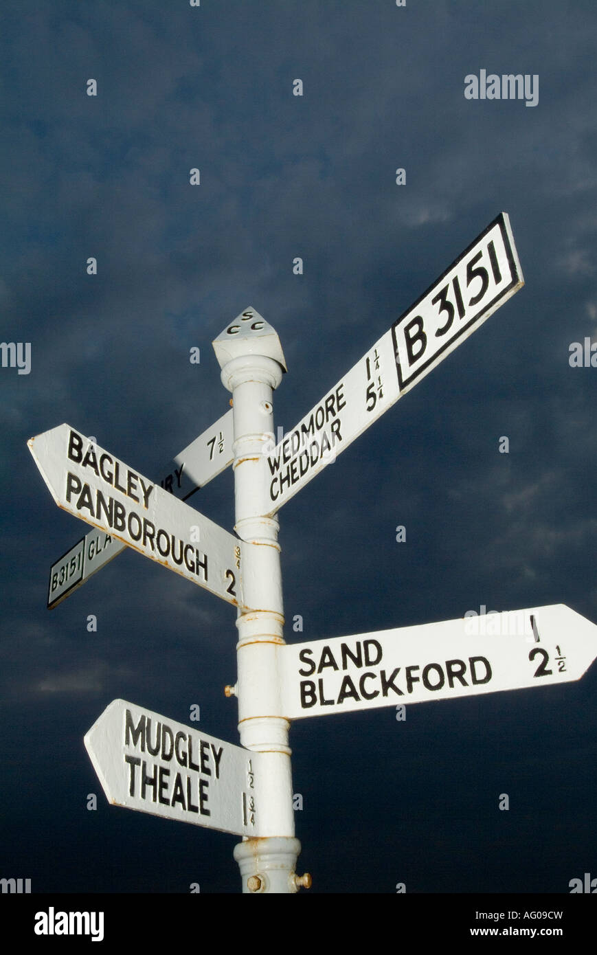 England country crossroads hi-res stock photography and images - Alamy