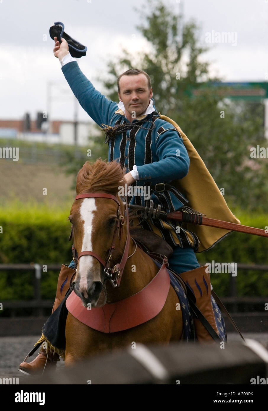 Knight armour squire hi-res stock photography and images - Alamy