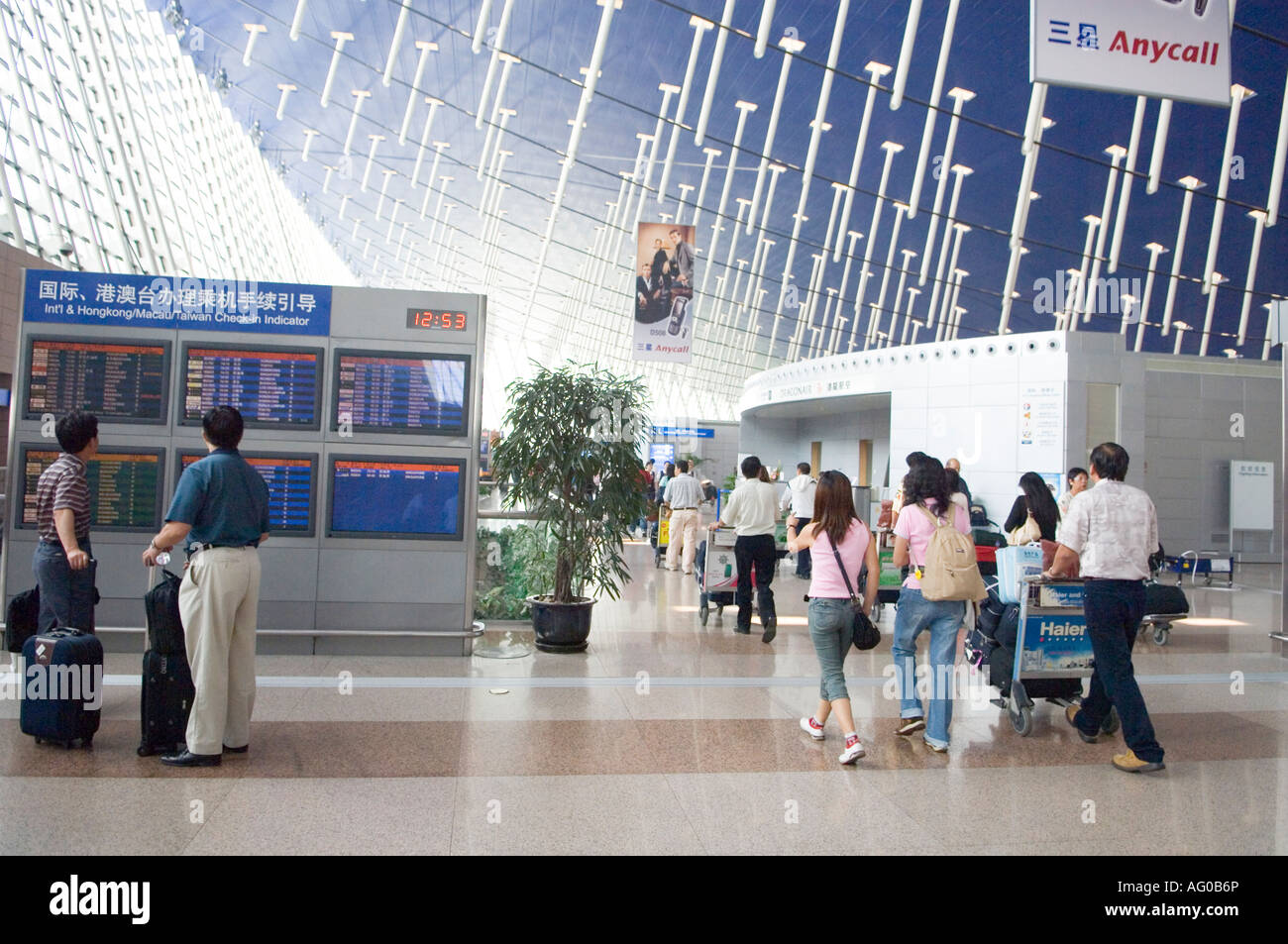 Interior of Pudong International Airport in Shanghai Stock Photo - Alamy