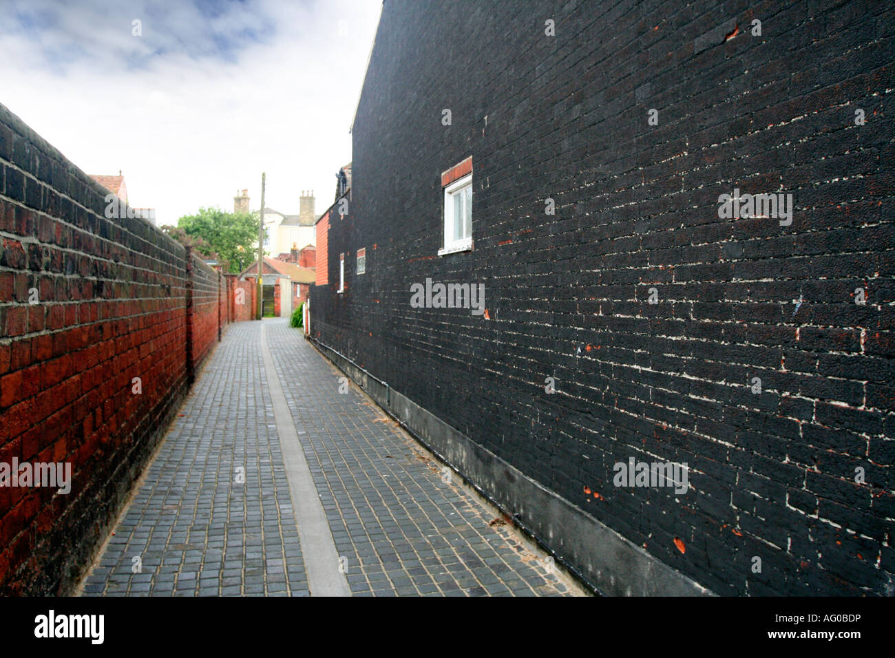Narrow victorian alley way hi-res stock photography and images - Alamy