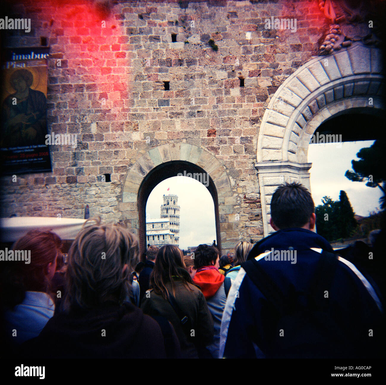 A crowd looking at the Tower of Pisa, Pisa, Tuscany, Italy Stock Photo ...
