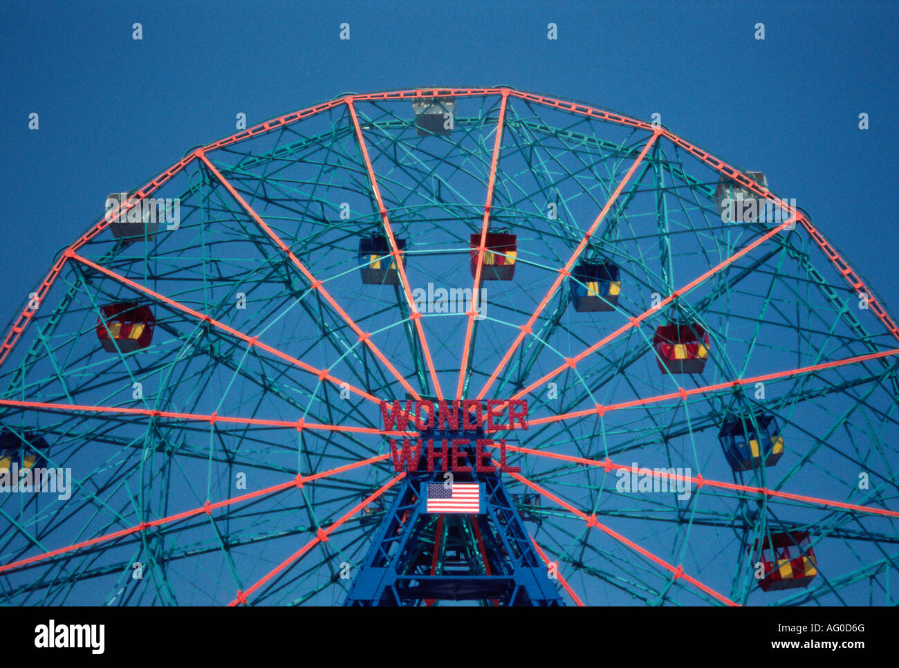 The Wonder Wheel at Deno's Wonder Wheel Amusement Park, Coney Island ...