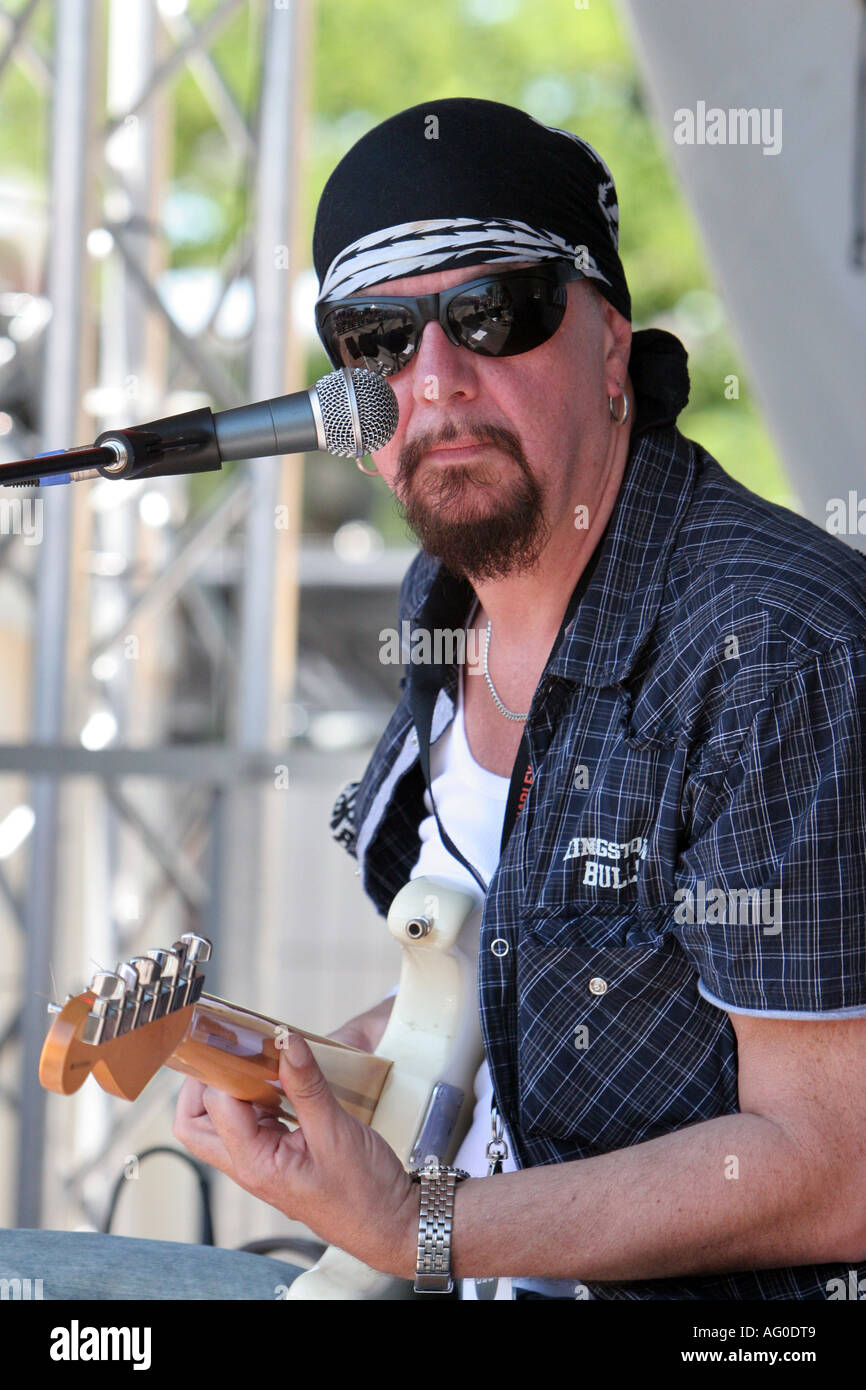 Singer peter wolf hi-res stock photography and images - Alamy