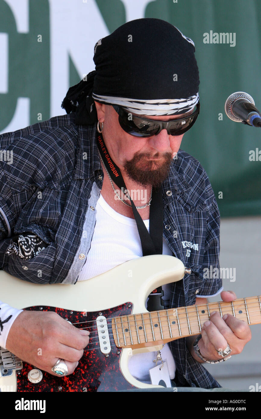 Singer peter wolf hi-res stock photography and images - Alamy