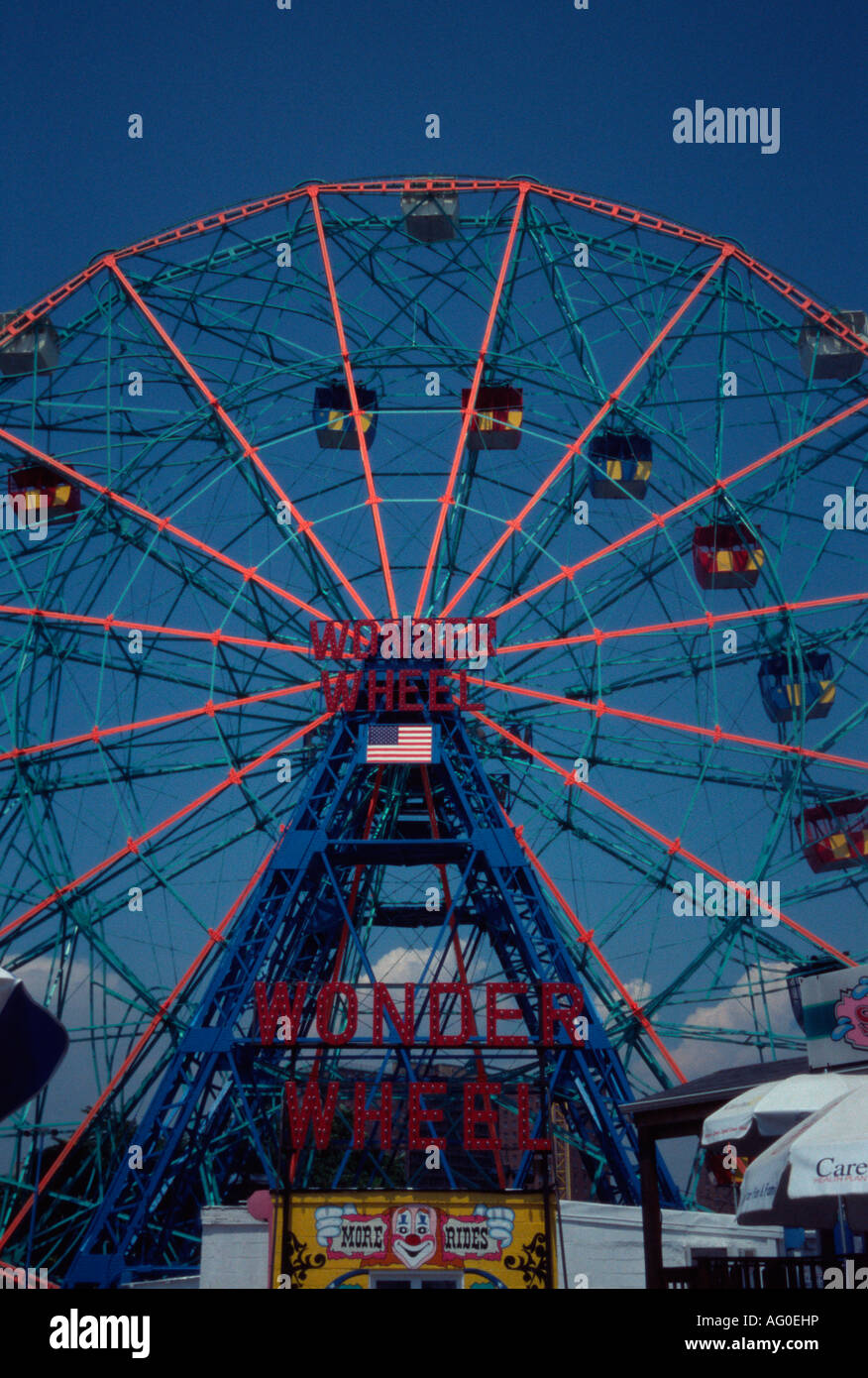 The Wonder Wheel at Deno's Wonder Wheel Amusement Park, Coney Island ...
