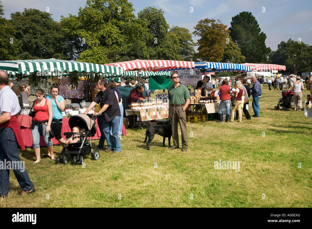 Food drink stalls stallholders hi-res stock photography and images - Alamy