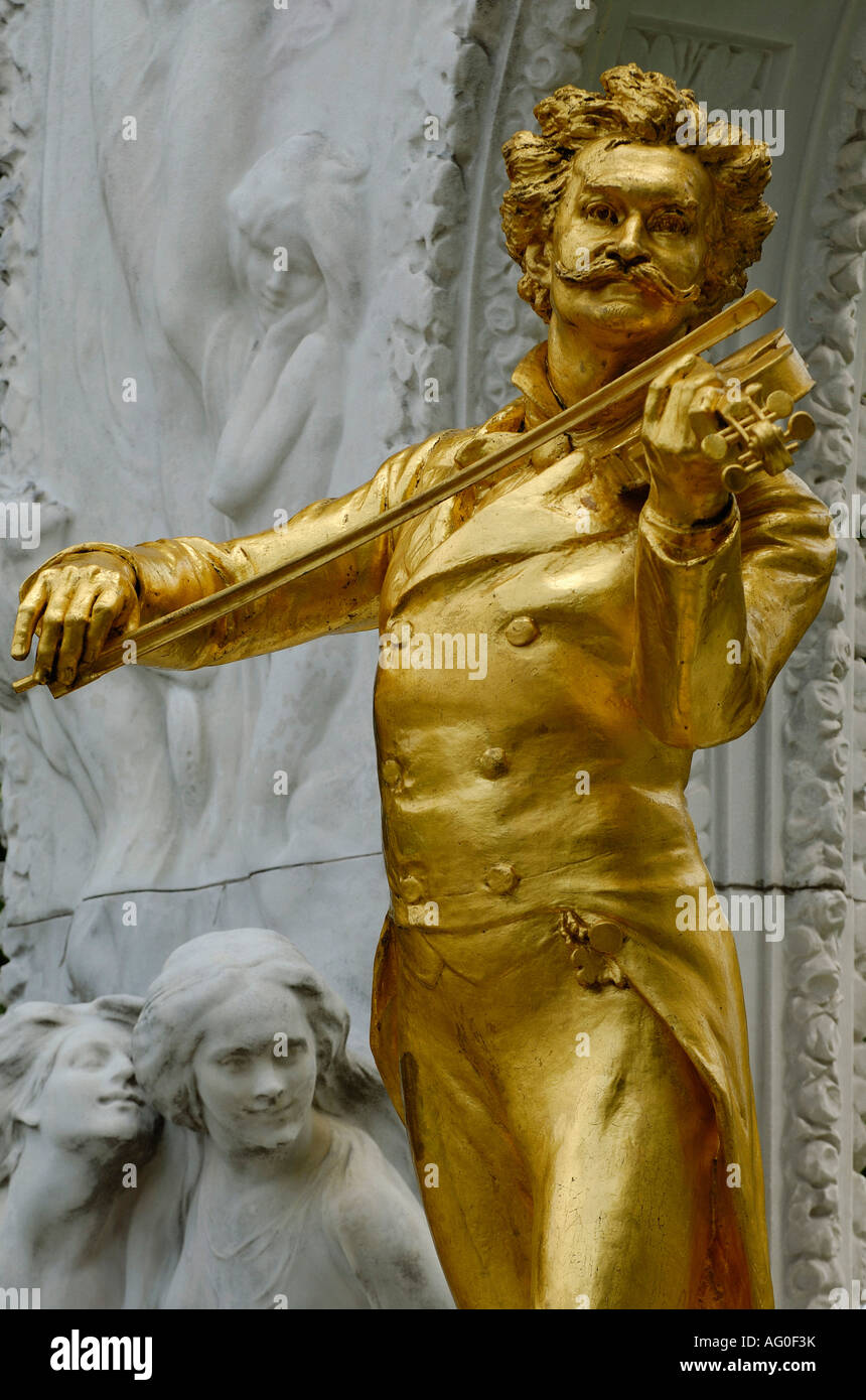 VIENNA, AUSTRIA. STRAUSS MONUMENT Stock Photo - Alamy