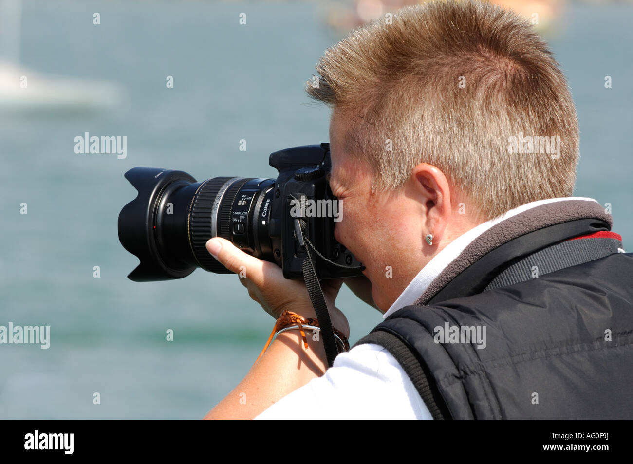 Man using telephoto lens hi-res stock photography and images - Alamy