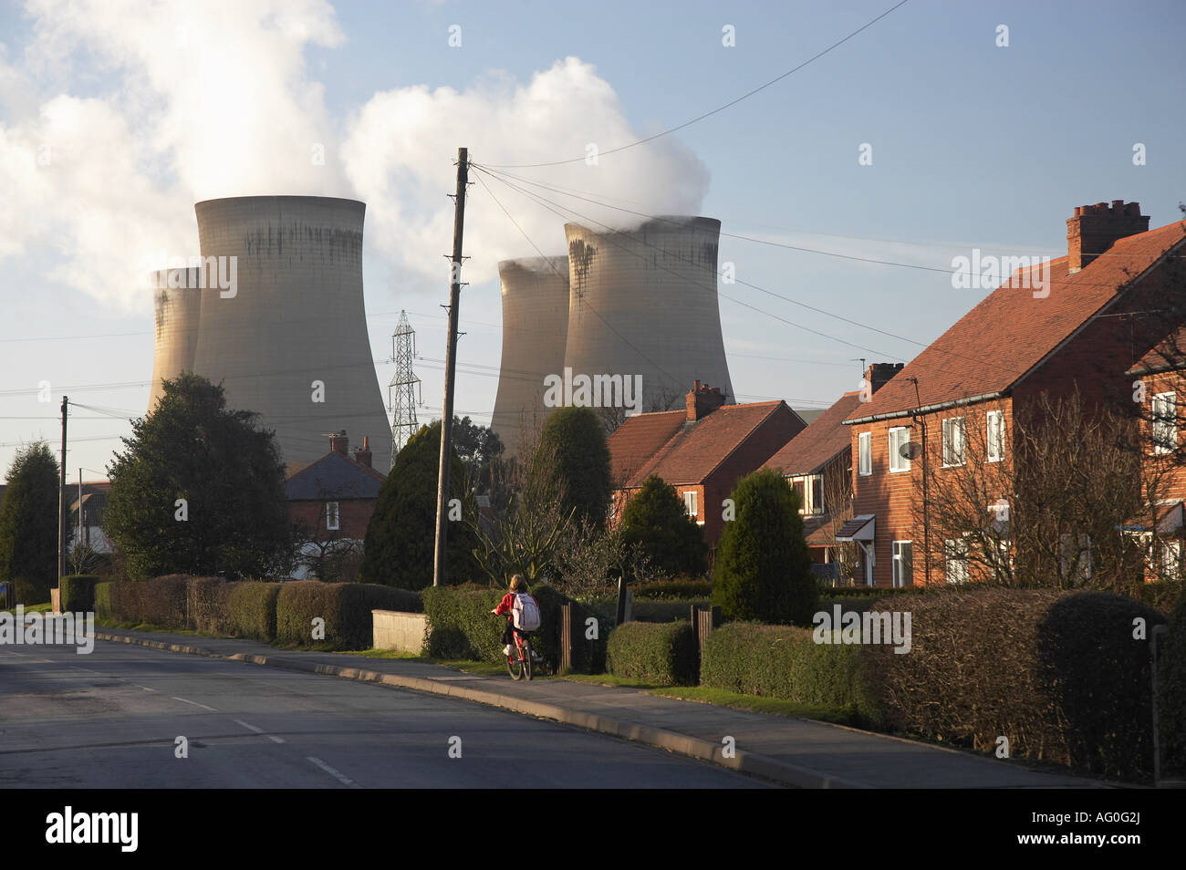 Drax Power Station (housing estate overshadowed by high cooling towers ...