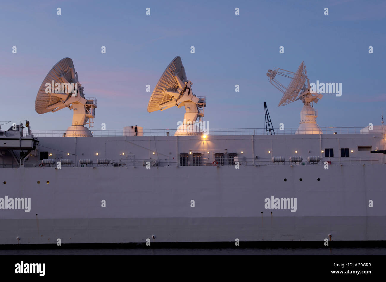 Military satellite dish hi-res stock photography and images - Alamy