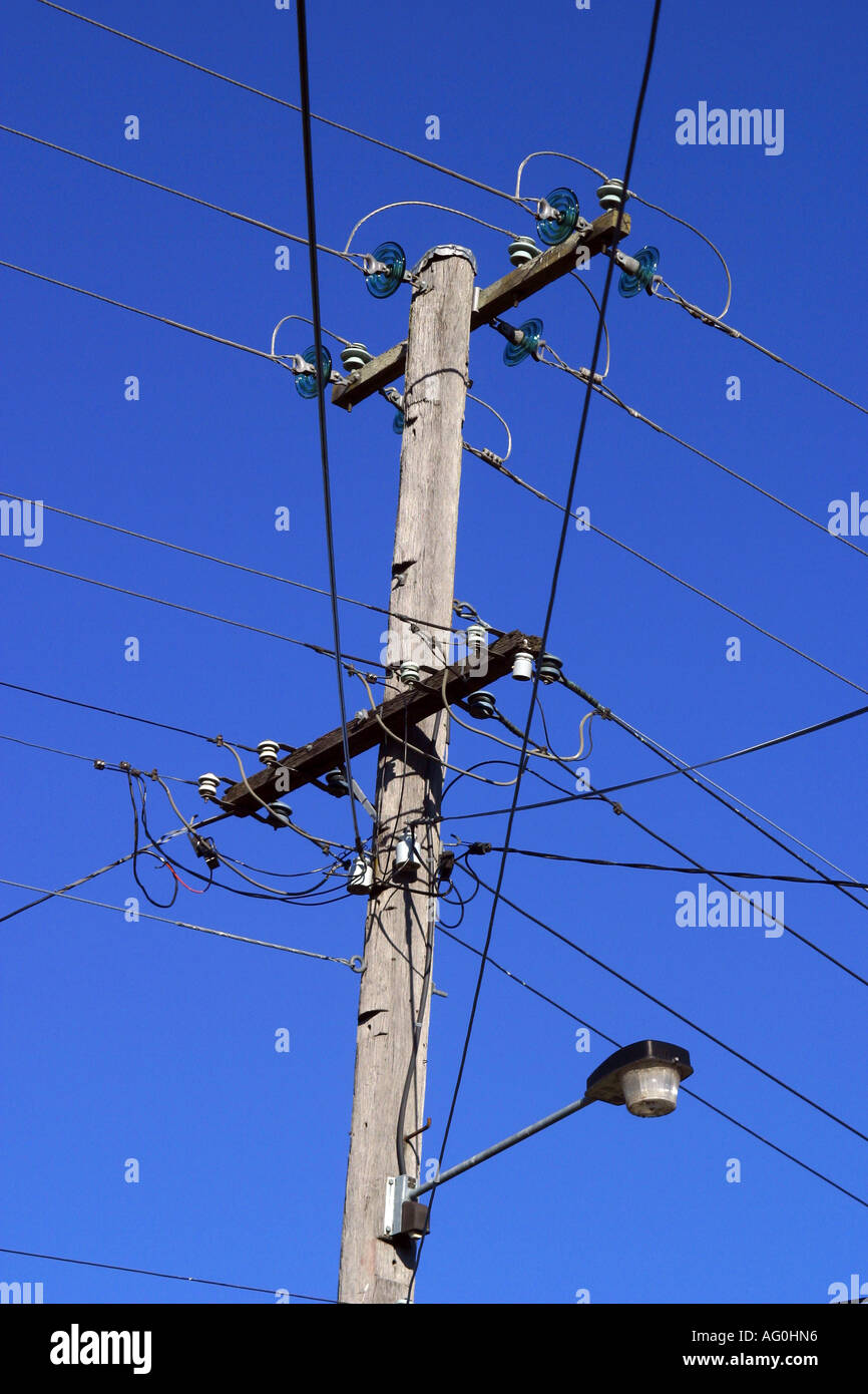 Electric Cables on a street lamppost Stock Photo - Alamy