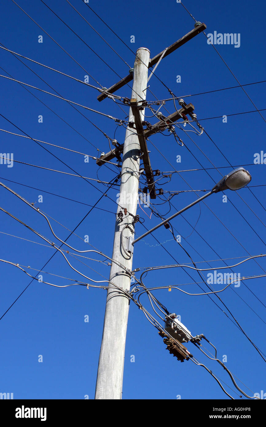 Electric cables on a street lamppost Stock Photo - Alamy