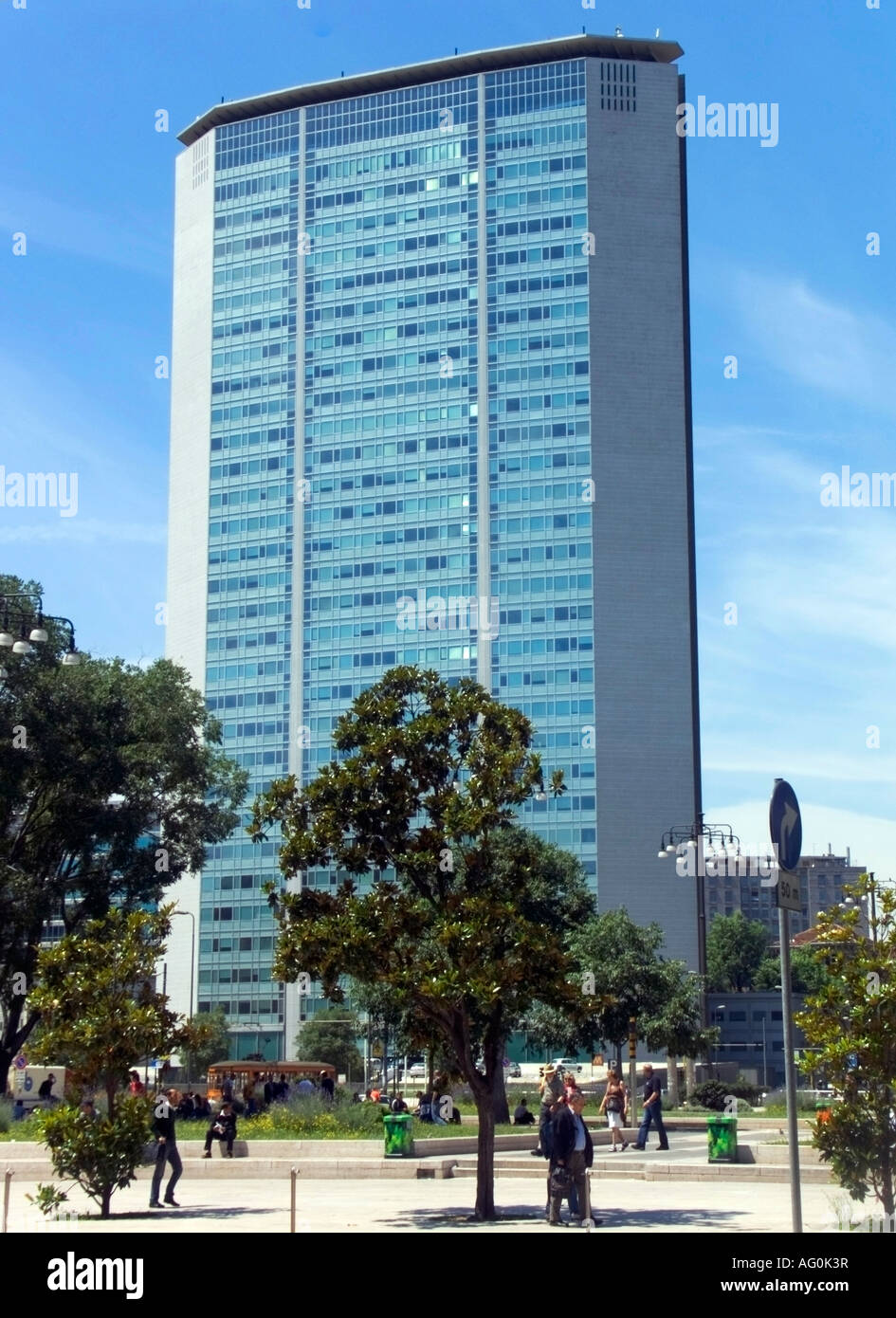 Pirelli Skyscraper Pirellone milan, lombardy, italy Stock Photo - Alamy