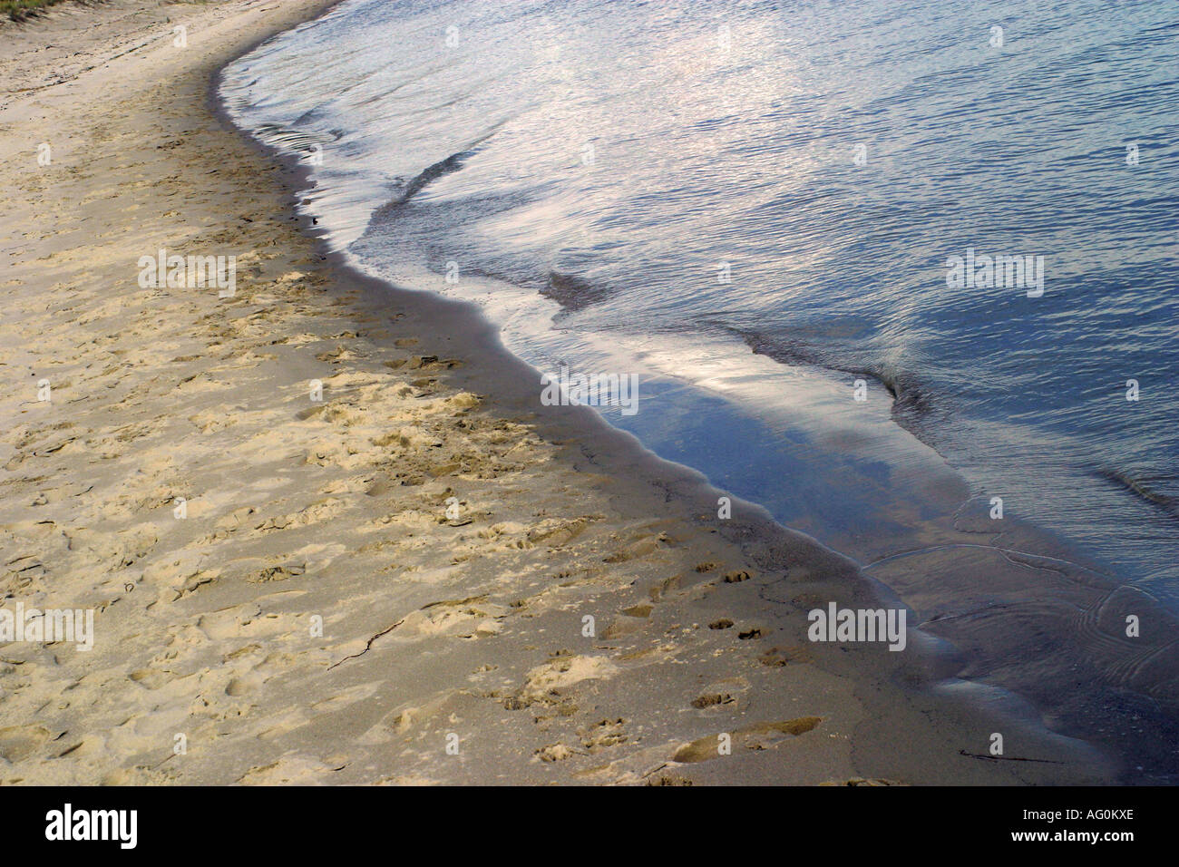 Tide coming onto the beach Stock Photo - Alamy