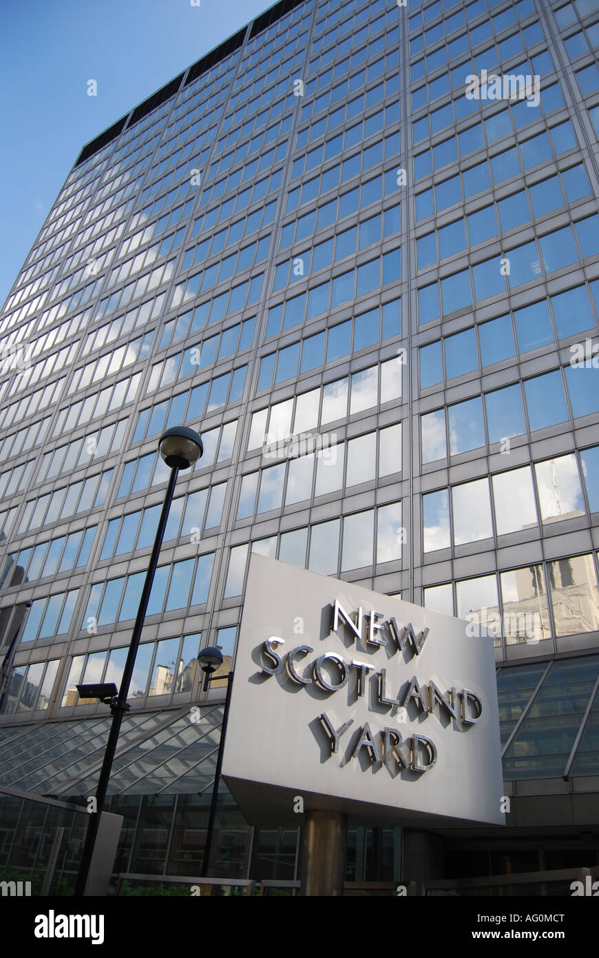 General View Of New Scotland Yard Stock Photo - Alamy