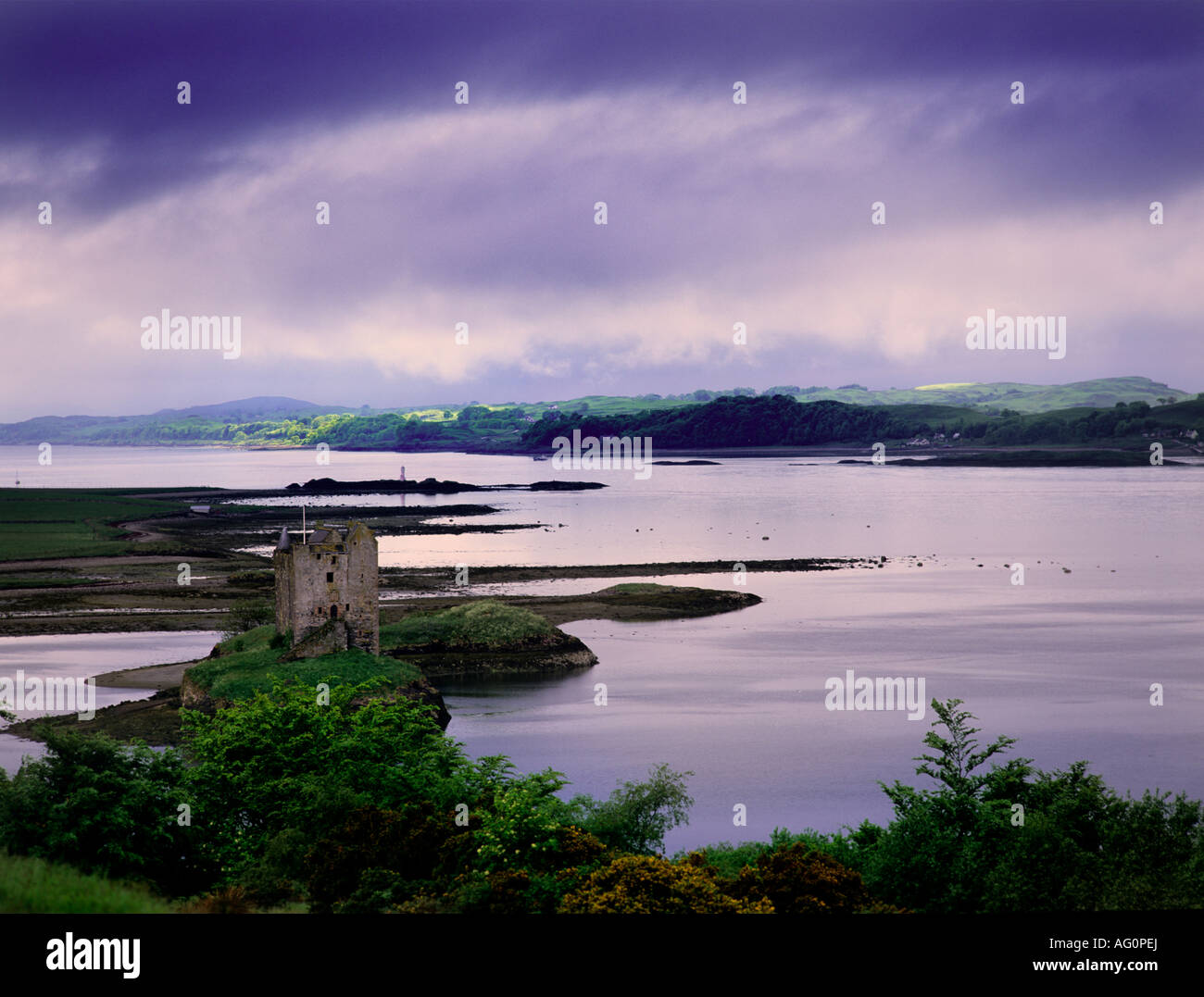Castle stalker bridge hi-res stock photography and images - Alamy