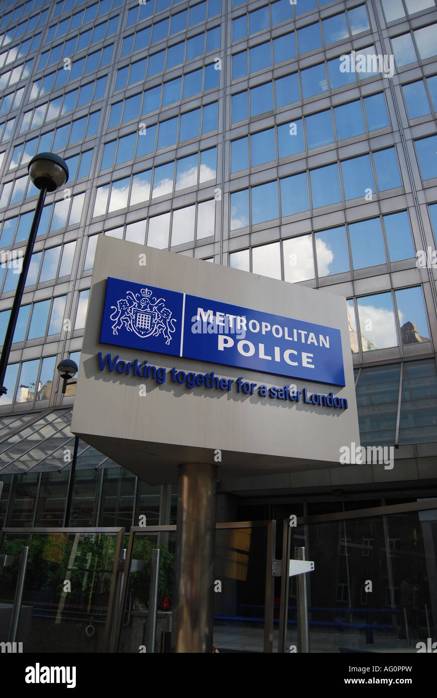 General View Of New Scotland Yard Stock Photo - Alamy