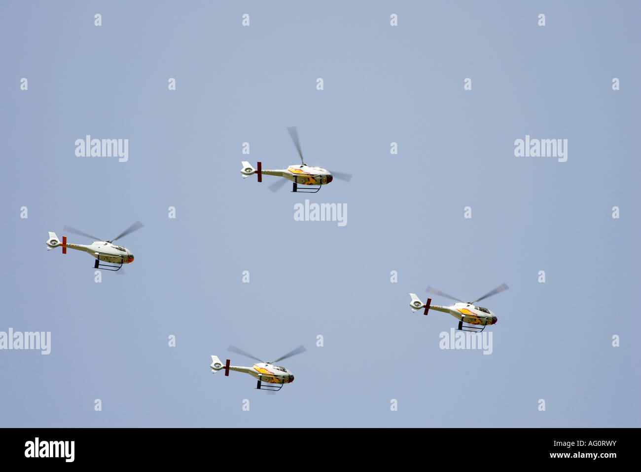 4 helicopters hi-res stock photography and images - Alamy