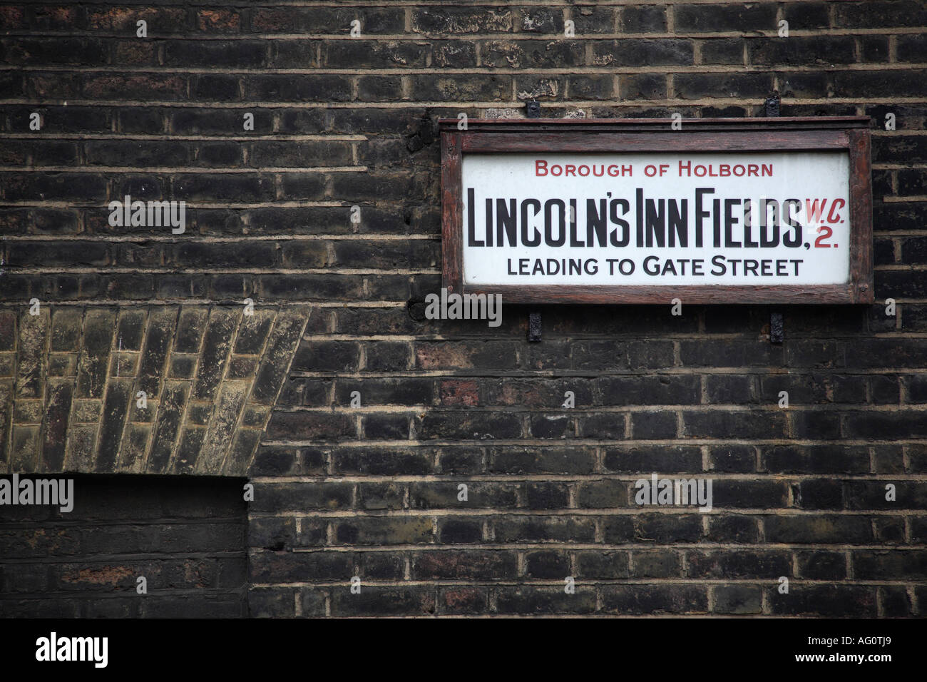 London inns of court sign names hi-res stock photography and images - Alamy