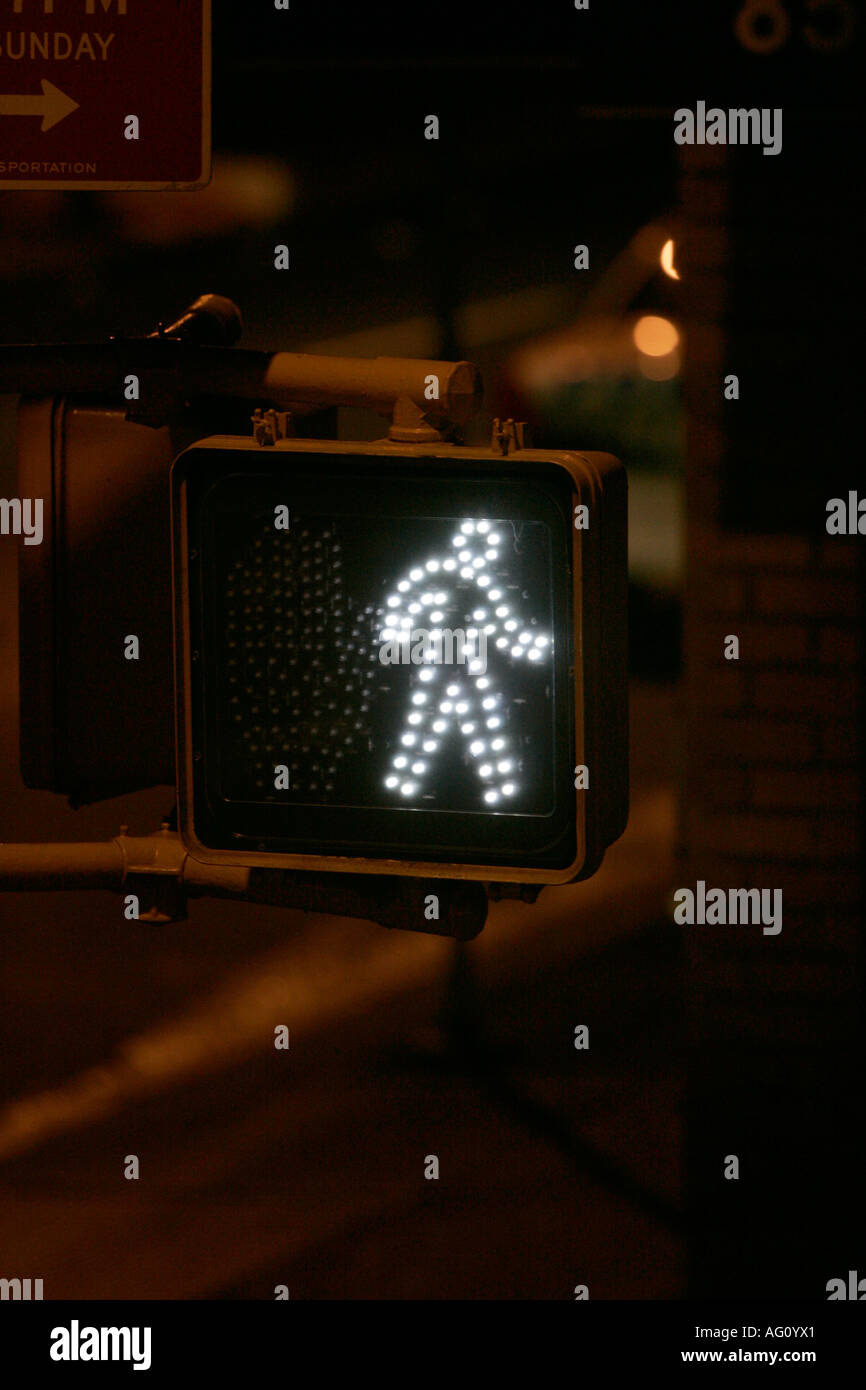 Pedestrian crosswalk signal nyc hi-res stock photography and images - Alamy