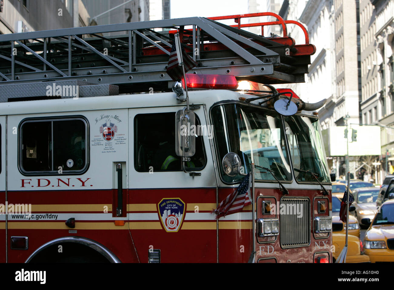 front of FDNY fire engine pulls out into traffic on fifth avenue new ...