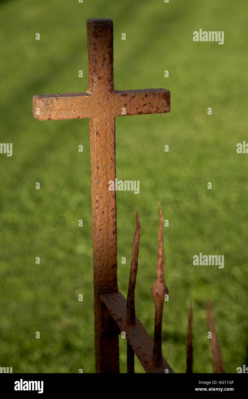 Wrought iron metal cross hi-res stock photography and images - Alamy