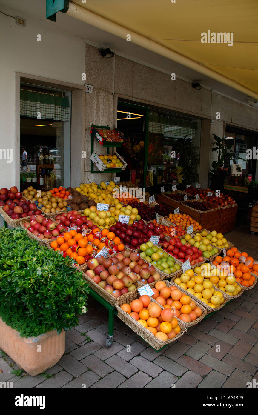 Italian grocers hi-res stock photography and images - Alamy