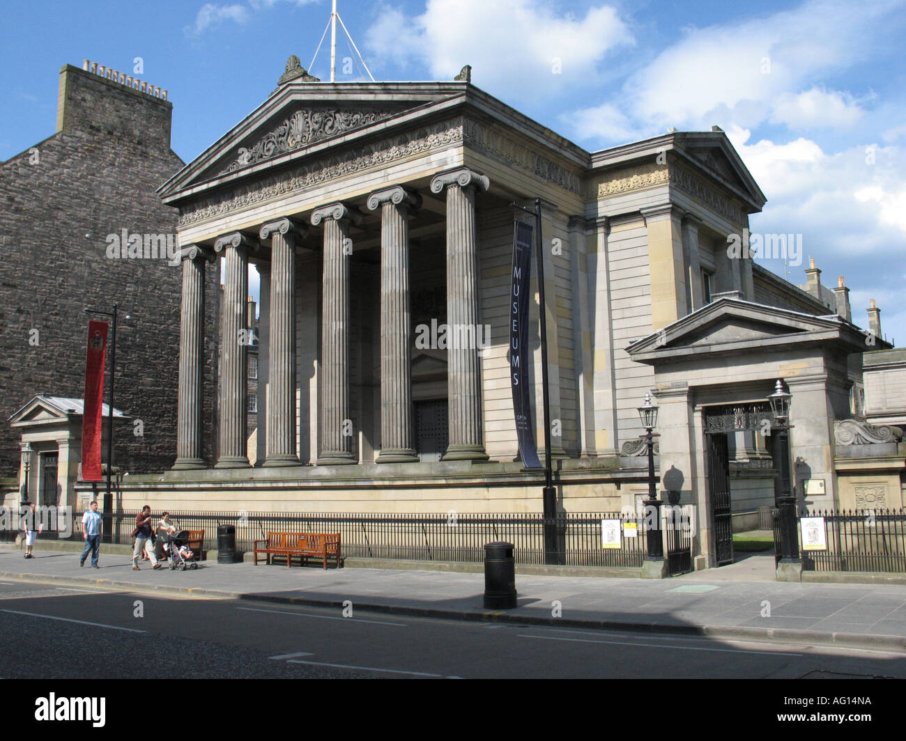 Edinburgh surgeons' hall museums hi-res stock photography and images ...