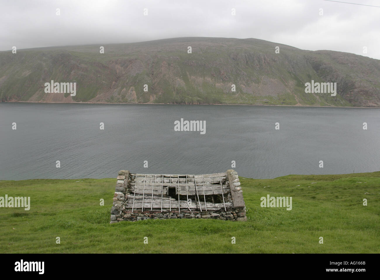 Disused Croft house on Ronas Voe Shetland Stock Photo - Alamy