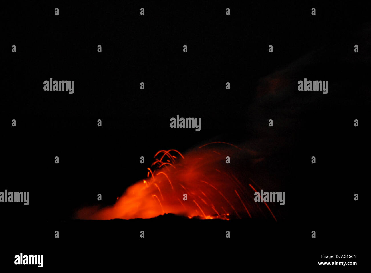 Lava meets the ocean at night in Hawaii, Big Island, Vulcanoe National ...