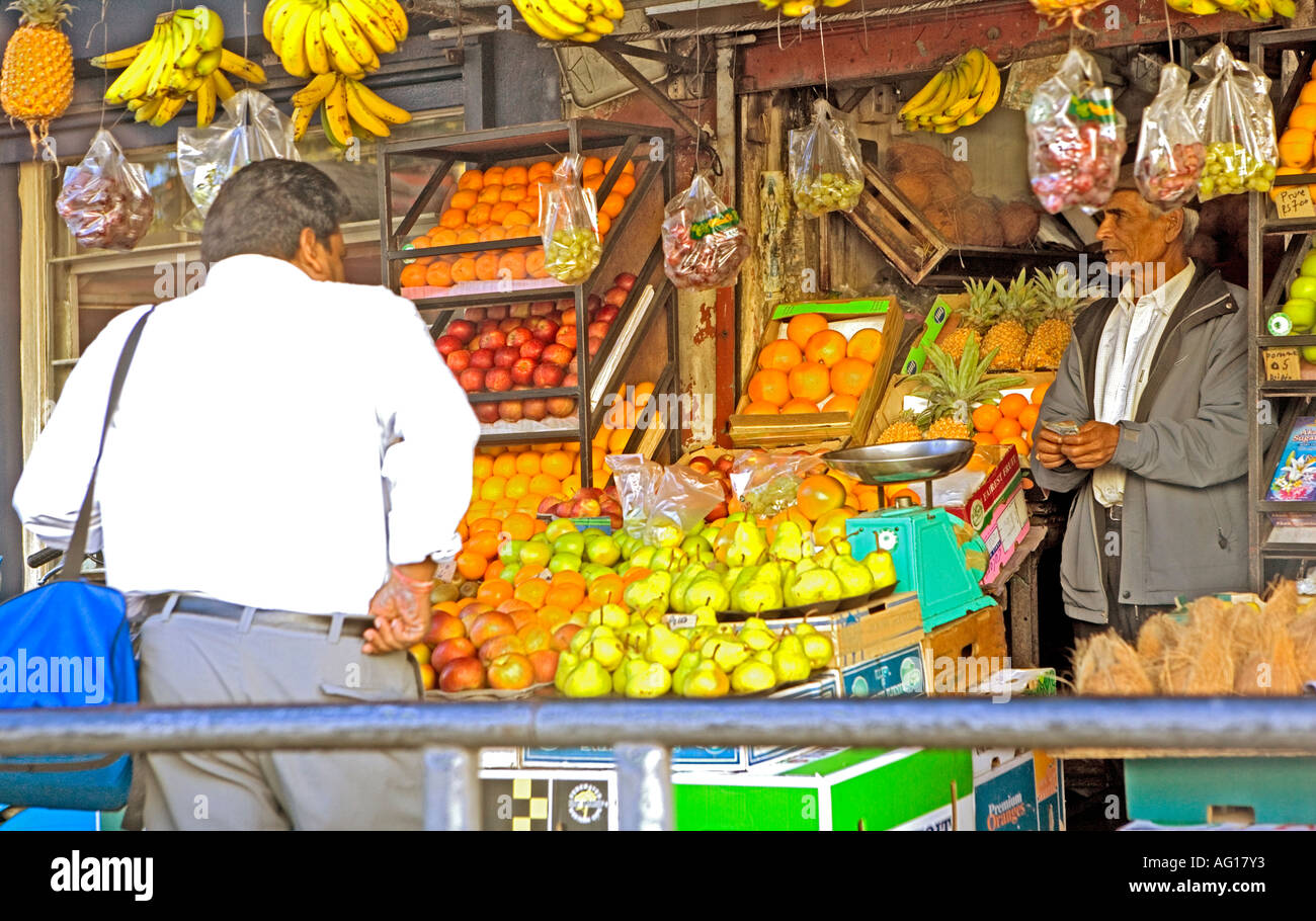 Mauritius - Roadside fruit and vegetable vendor Stock Photo - Alamy