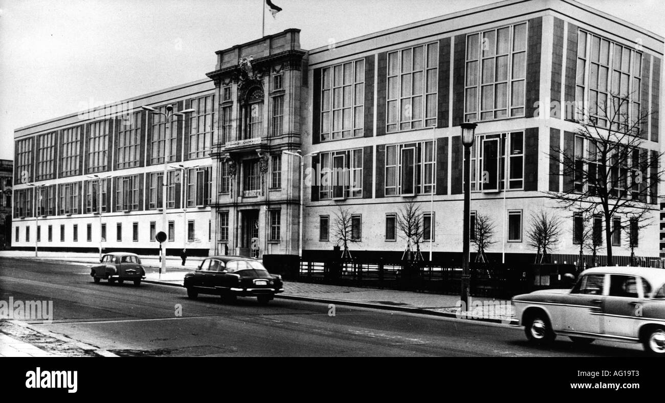 Berlin buildings 1960s hi-res stock photography and images - Alamy