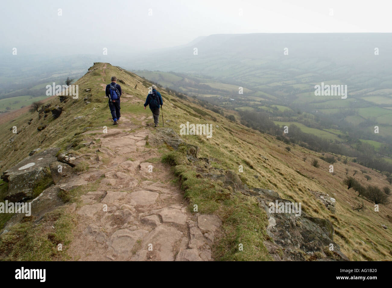 Black people walking uk hi-res stock photography and images - Alamy
