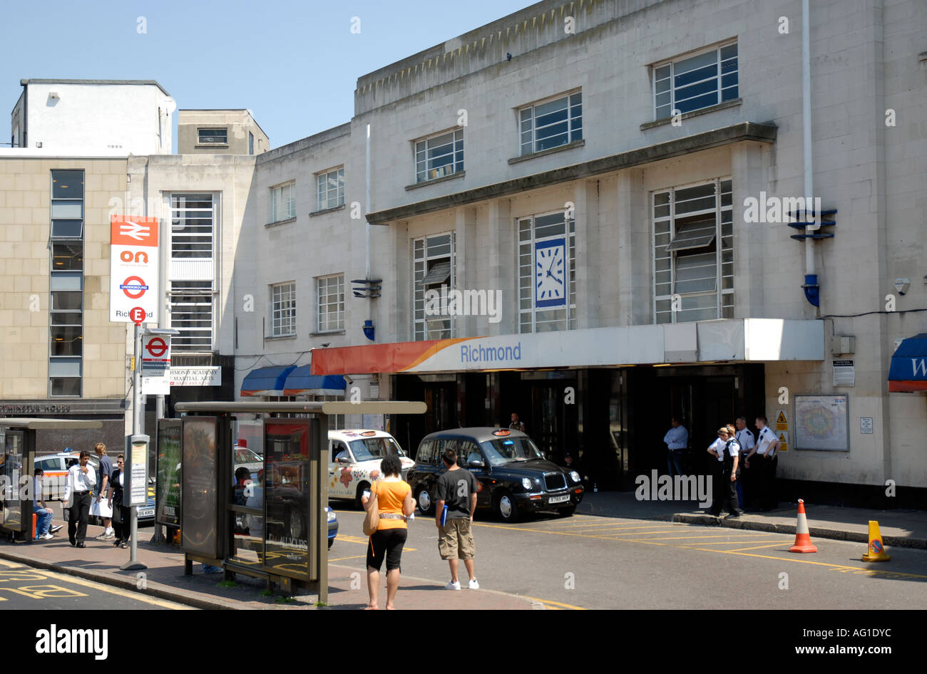 Richmond Surrey train station Stock Photo - Alamy