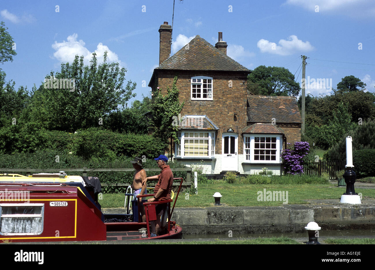 Top Lock Cottage High Resolution Stock Photography and Images - Alamy