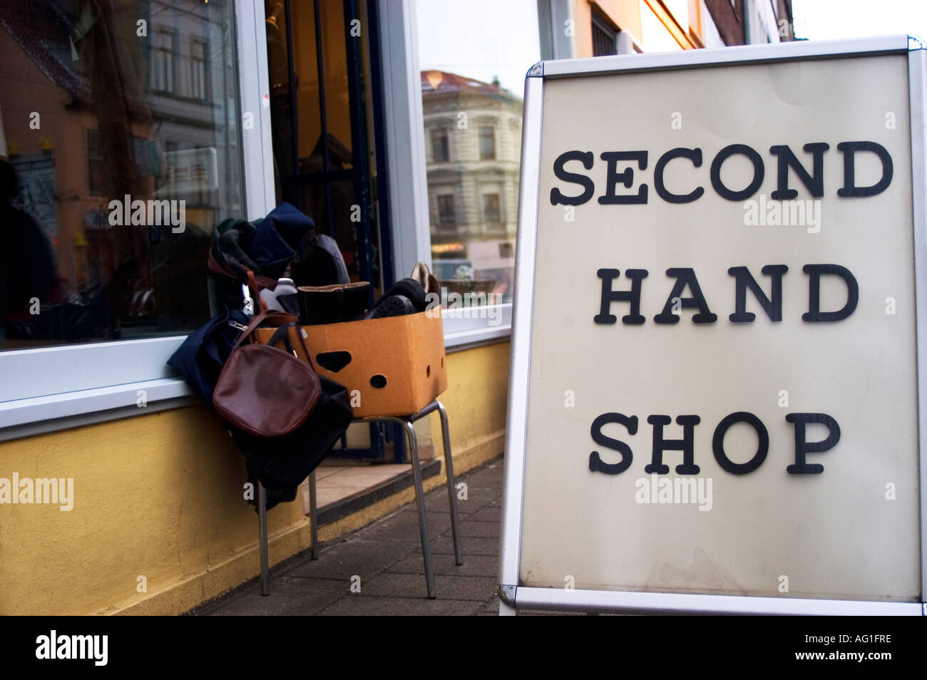 Second street sign hi-res stock photography and images - Alamy