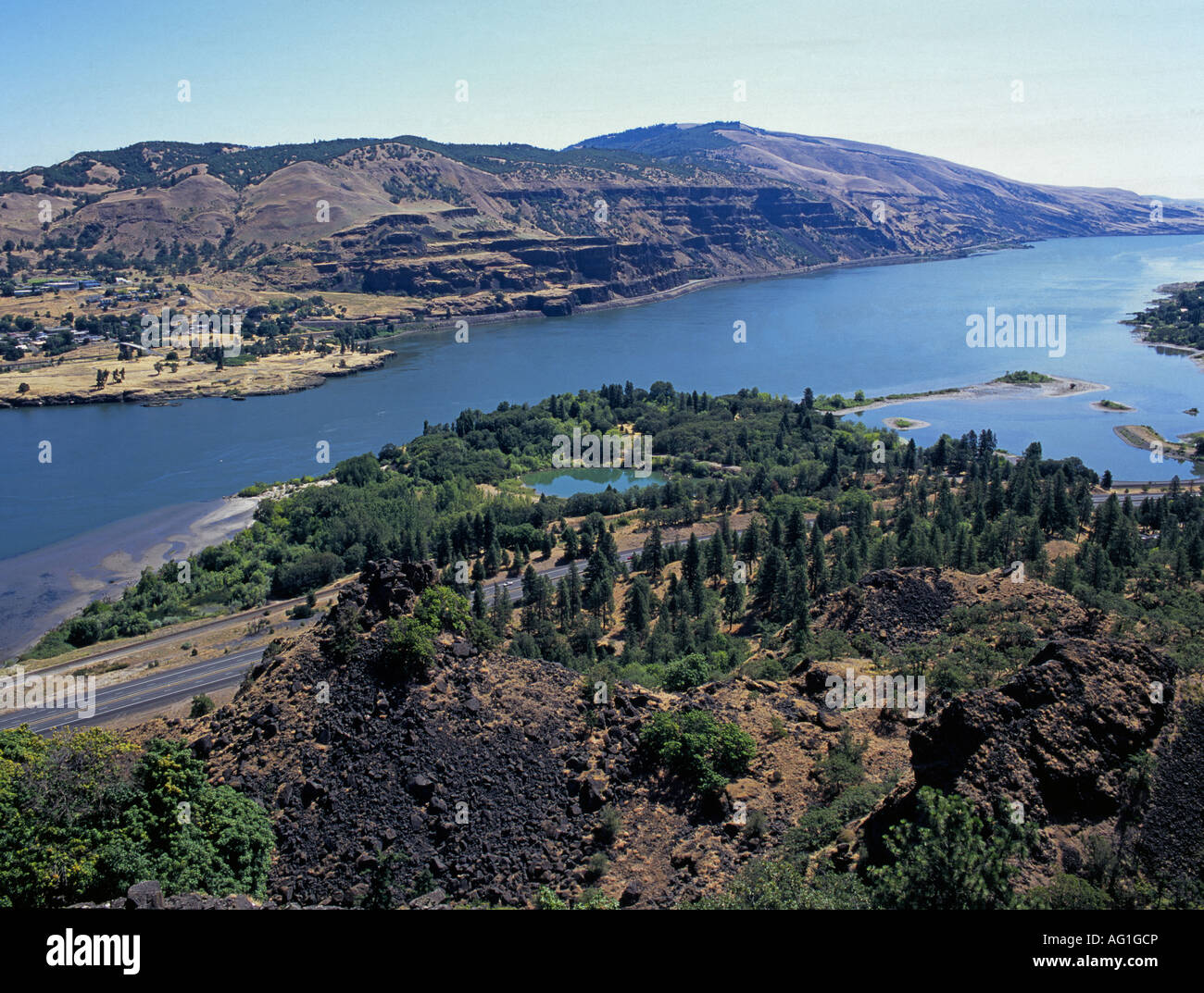 A view of the Columbia River and Interstate 84 in northern Oregon Stock ...