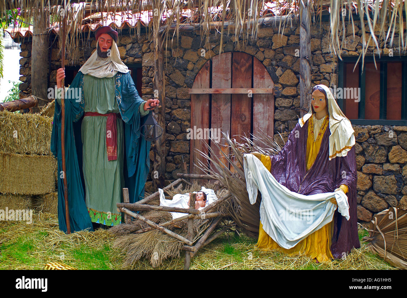 Infant jesus wooden statue hi-res stock photography and images - Alamy
