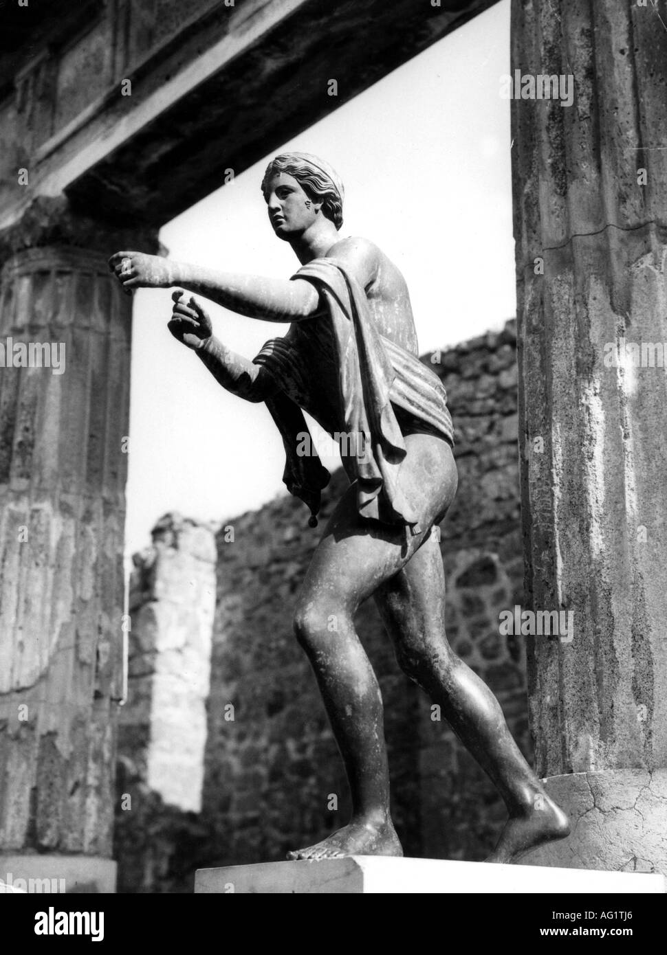 Apollon statue Black and White Stock Photos & Images - Alamy