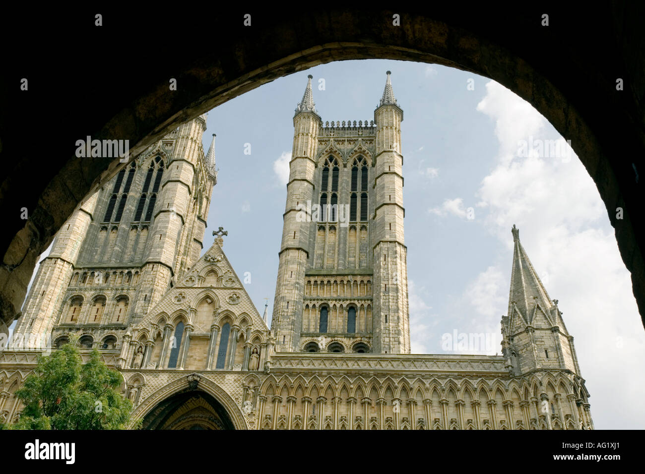 Lincoln cathedral visitor centre hi-res stock photography and images ...