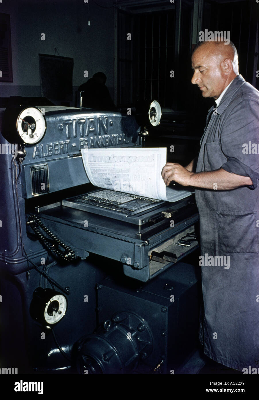 Printing press 1950s hi-res stock photography and images - Alamy