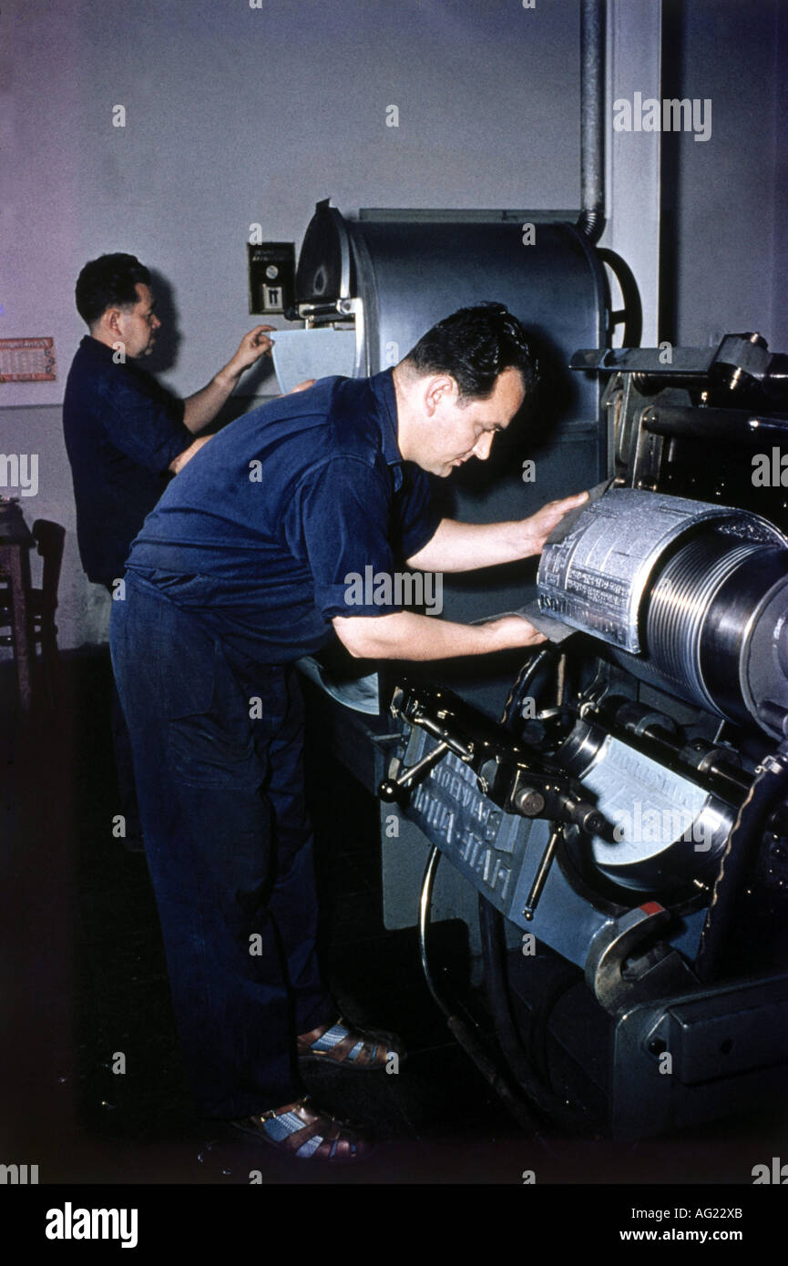 Printing press 1950s hi-res stock photography and images - Alamy