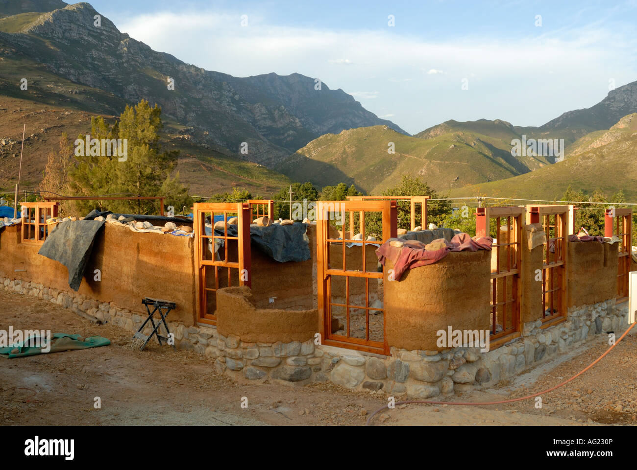 Cob house hi-res stock photography and images - Alamy