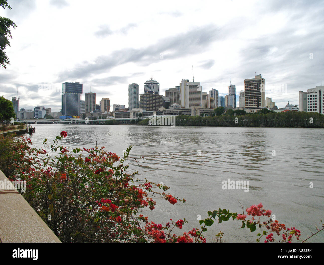 Brisbane skyline across the river hi-res stock photography and images ...