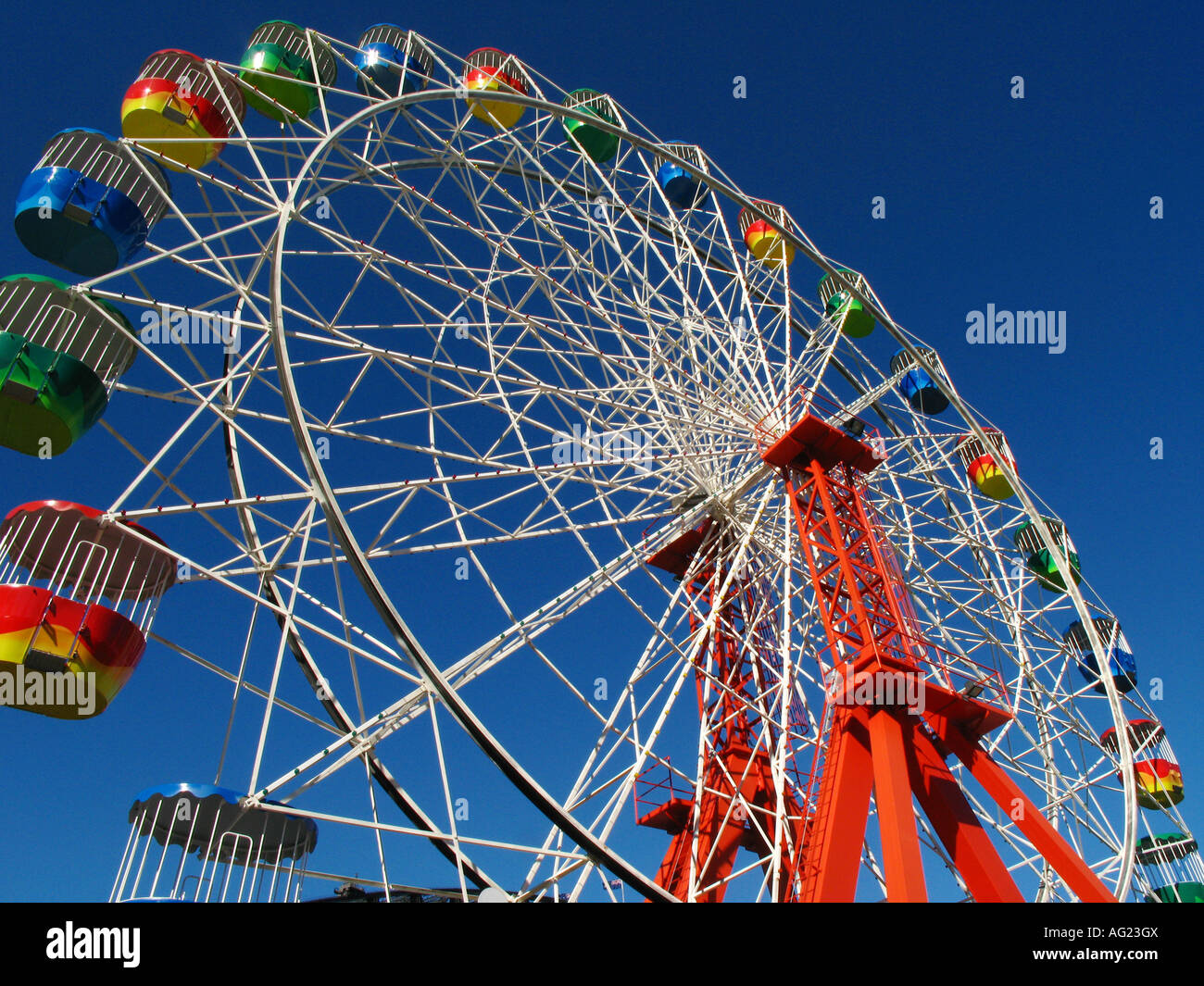The big wheel towers over the funfair Stock Photo - Alamy