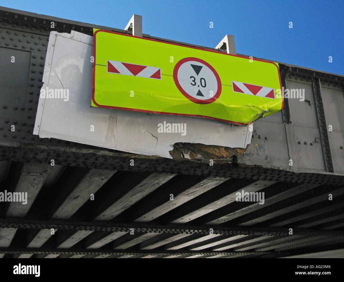 Road Sign Warning Low Bridge Stock Photos & Road Sign Warning Low ...
