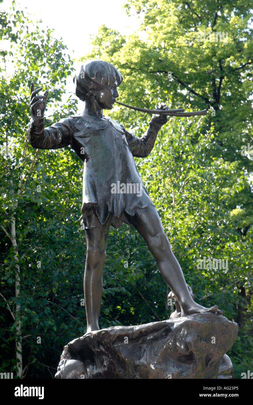 Peter pan statue westminster hi-res stock photography and images - Alamy