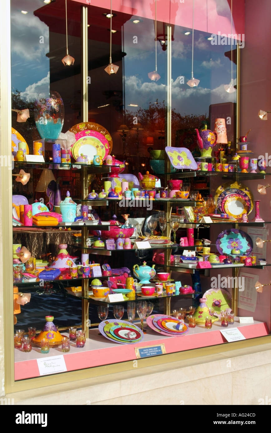 Rue de rivoli shops hi-res stock photography and images - Alamy